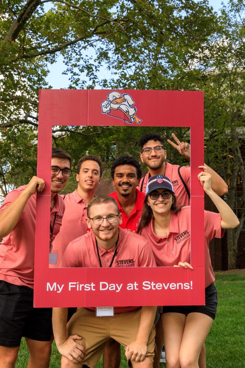 Peer leader applications open: What is a Peer Leader? - The Stute